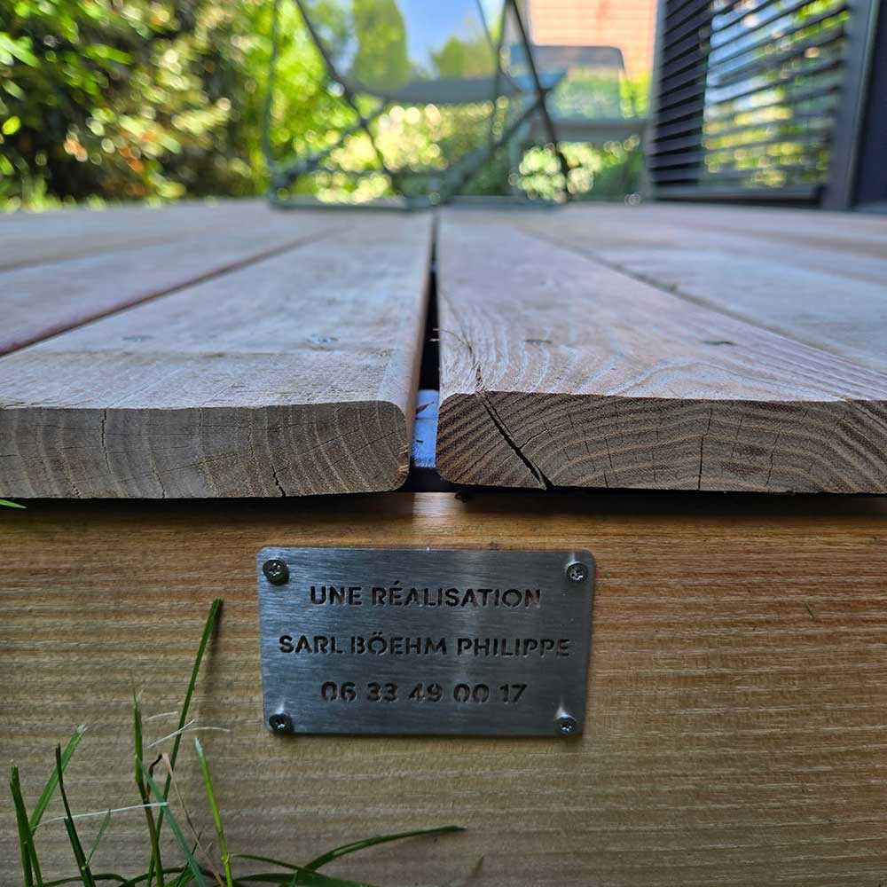 Réalisation de plaque inox découpe laser personnalisée à Angers